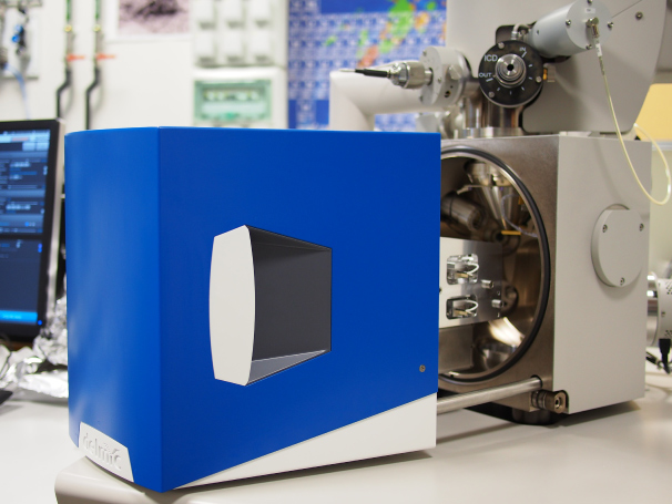 SECOM | Ultrastructure and fluorescence imaging in one CLEM system